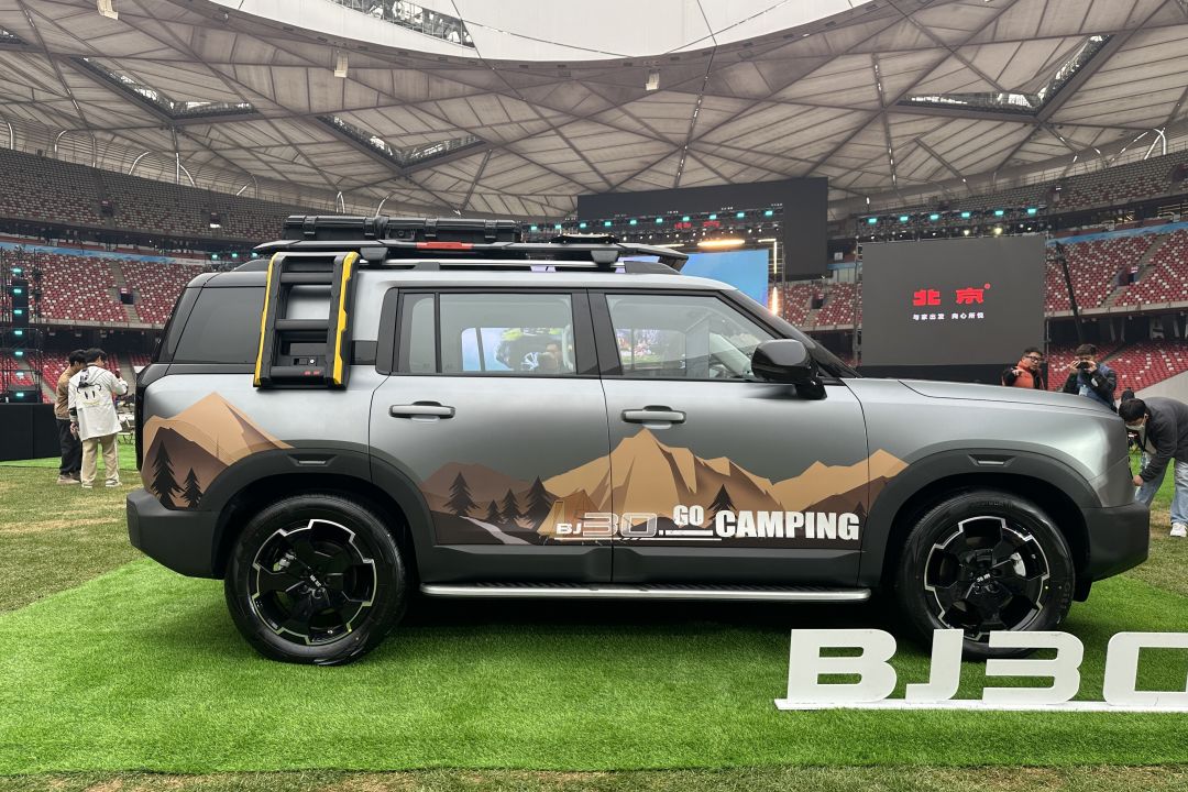 北京汽车全新BJ40刀锋英雄版预售18.98万元起 全新BJ30魔核电驱版首发_有车智联